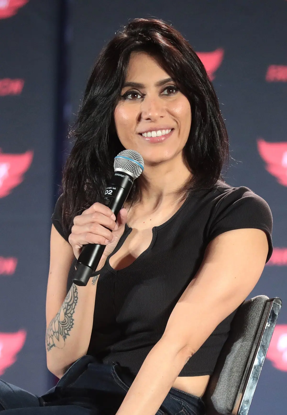 Christina vee en el entorno del anime: una mirada a sus roles más ...